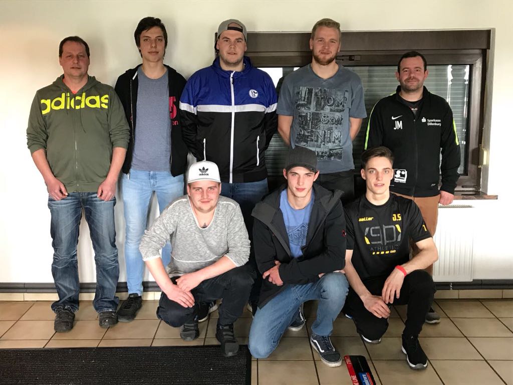 stehend von links: Michael Reeh, Tobias Reeh, Jan König, Niklas ...